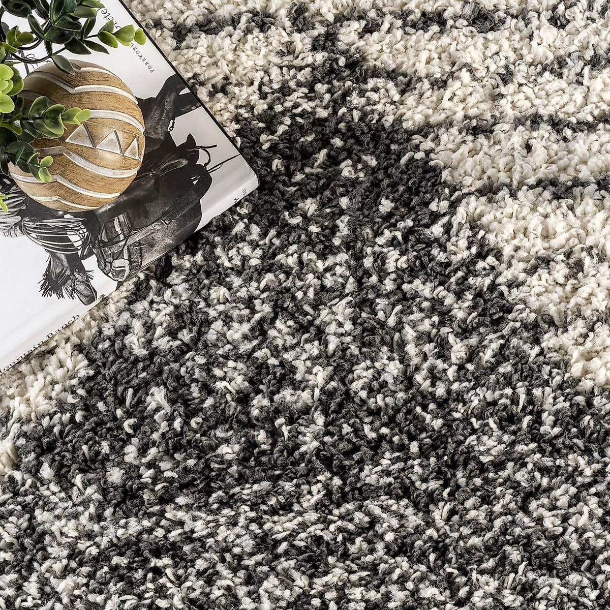 nuLOOM Kiera Moroccan Diamond Shag Tassel Area Rug, 9x12, Off-white