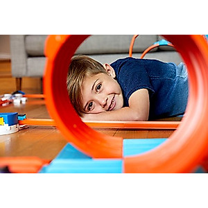 Hot Wheels Race Crate with 3 Stunts in 1 Set Portable Storage Ages 6 to 10