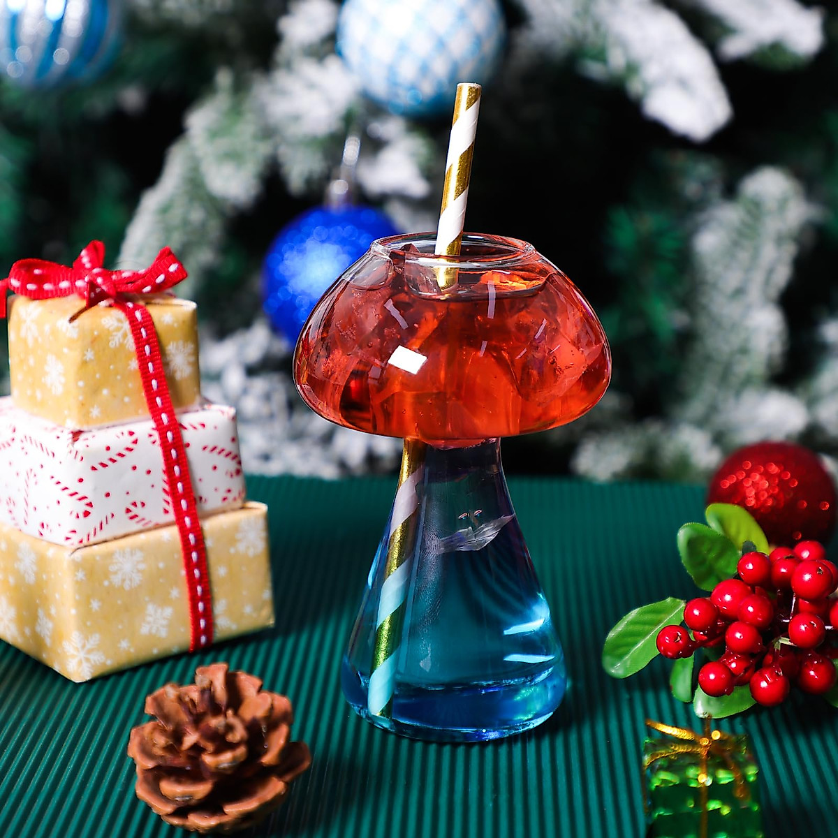 Moretoes 2pcs 8.5oz Mushroom Glasses, Cute Cocktail Glass Creative Martini Glasses Drinks Cup for Juice Wine Champagne (250ml)