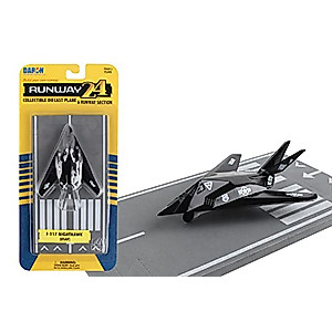 Daron Worldwide Trading Runway24 F-117 Nighthawk Vehicle