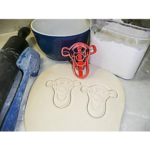 WINNIE THE POOH THEMED CARTOON BOOK TIGGER EEYORE PIGLET SET OF 4 COOKIE CUTTERS MADE IN USA PR493