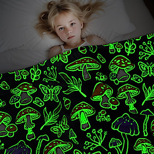 Mushroom Blanket Glow in The Dark Blanket for Girls Boys Mushrooms Throw Blanket Soft Fleece Blankets Mushroom Decor Blanket for Bedroom Sofa 50"x60"