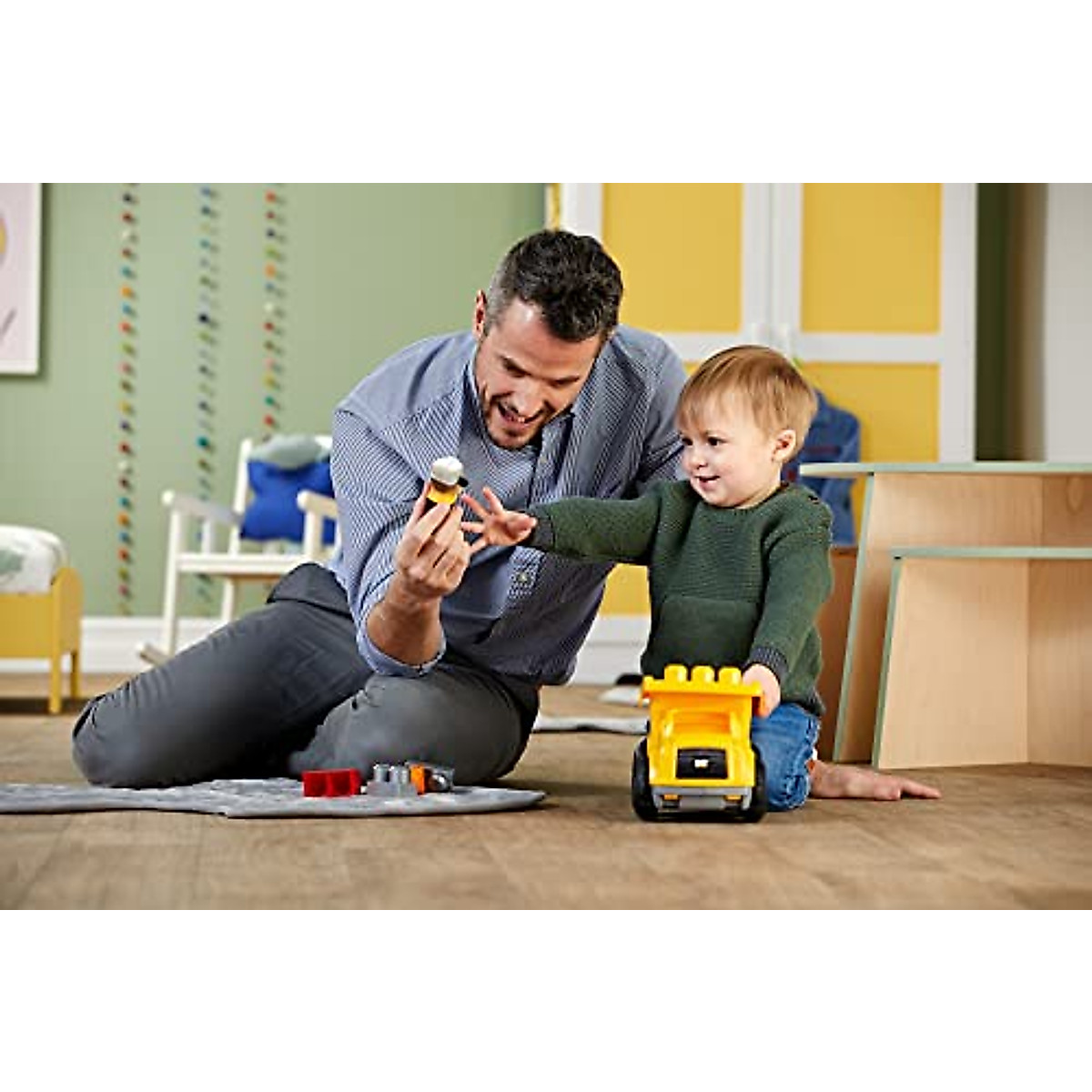 MEGA BLOKS Cat Toddler Blocks Building Toy Set, Lil’ Dump Truck with 7 Pieces and Storage, 1 Figure, Yellow, Ages 1+ Years