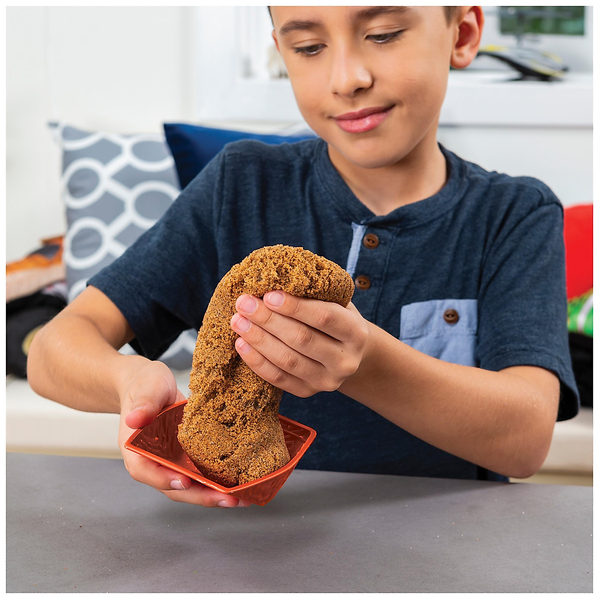 Monster Jam, El Toro Loco Monster Dirt 8oz Starter Set and Official 1:64 Scale Die-Cast Monster Truck, Kids Toys for Boys Ages 3 and up