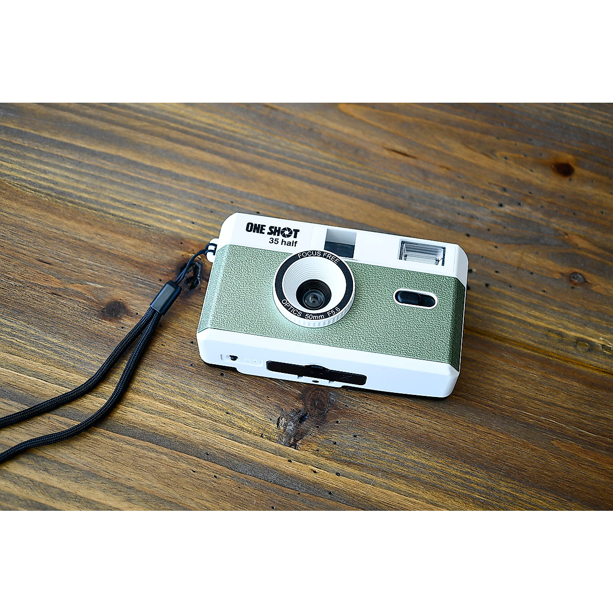 1 Shot Point and Shoot 35mm Film Camera Reusable Retro Half Frame Camera, Built in Flash, Included One Roll ASA/ISO 400 Black & White Film 18 Exp., (36 Shots) Battery Not Included (Green Color)
