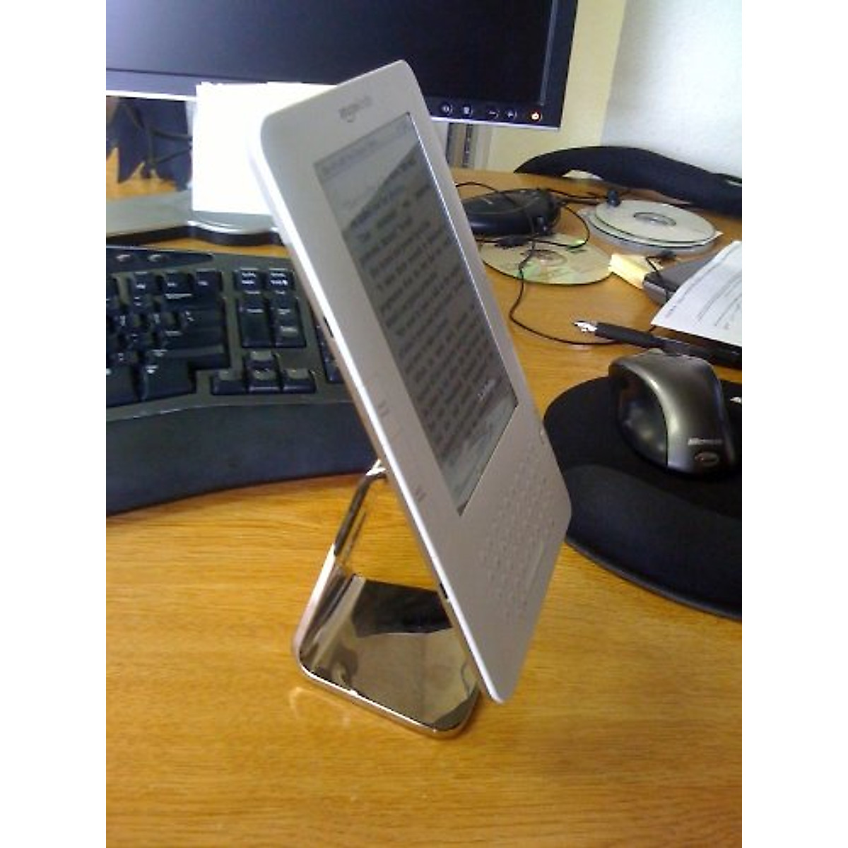 Clingo Universal Podium for iPod, iPhone and Other Mobile Devices - Holster - Retail Packaging - Black