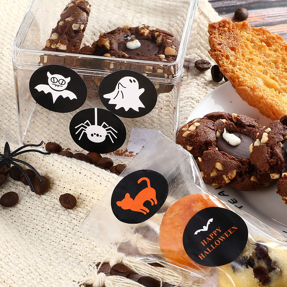 100 Pieces Halloween Stickers Round Seal Label Stickers Assorted Pumpkin Skull Bat Ghost Pattern Stickers for Halloween Party Decoration (Basic Style)