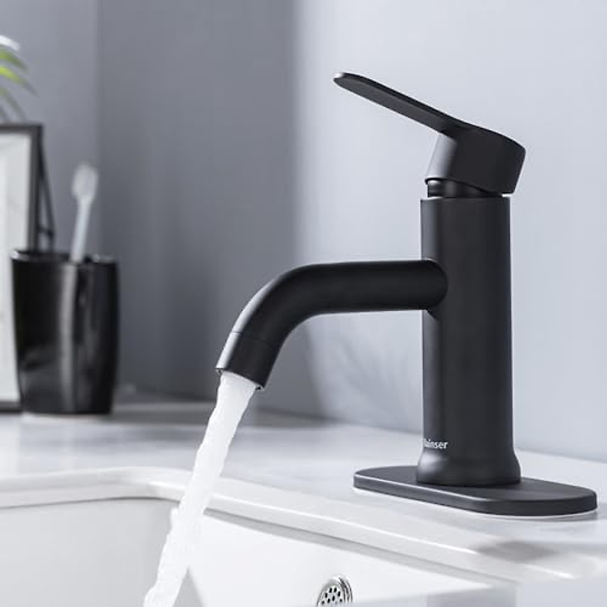 Bainser Single Hole Bathroom Faucet with Removable Aerator, Bathroom Sink Faucet with Deck Plate (1 or 3 Holes Installable), Single Handle Washbasin Faucet, Bathroom Vanity Faucets, Black