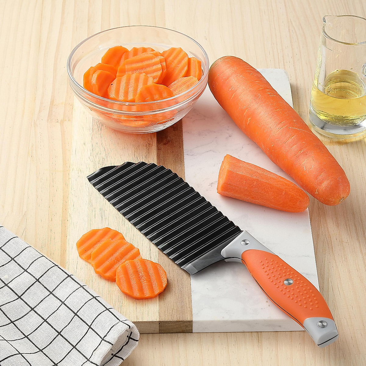 VITUER Crinkle Cutter for Veggies, Crinkle Cut Knife for French Fry, Vegetable, Potato, Cucumber, Carrot and Fruit, Stainless Steel Wave Fries Cutter Slicer With Ergonomic Handle, Dishwasher Safe
