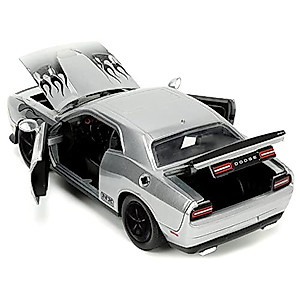 Jada Toys Big Time Muscle 1:24 2015 Dodge Challenger SRT Hellcat Die-cast Car Silver/Black Flames, Toys for Kids and Adults