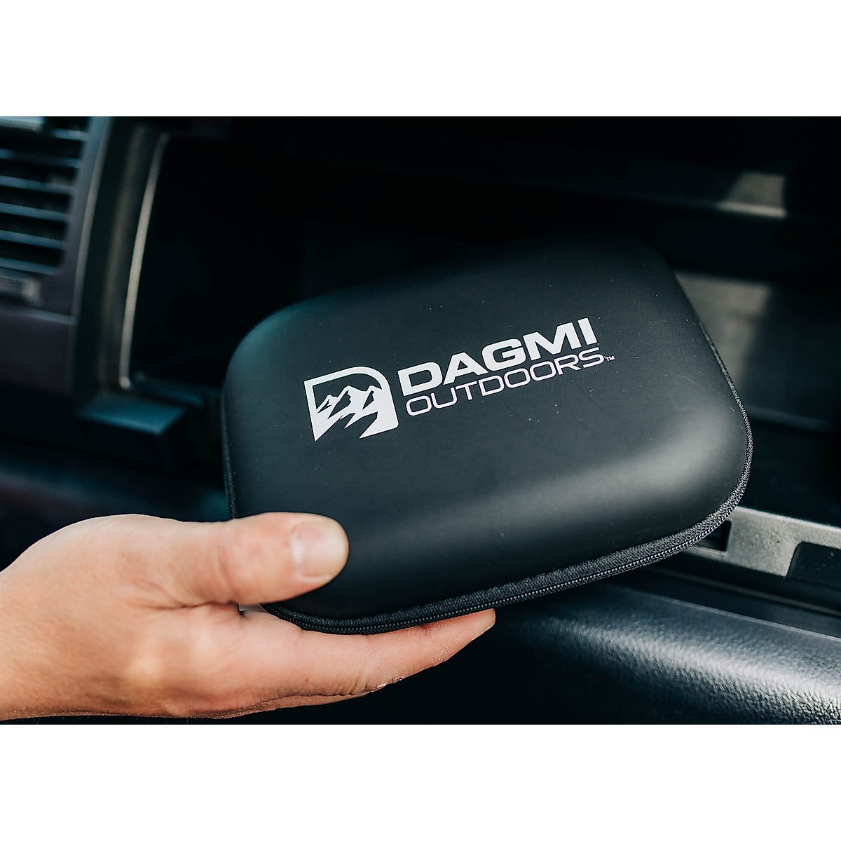 Dagmi Outdoors Emergency Survival Blanket 4 Pack Thermal Mylar Foil Space Blankets for Extreme Cold Weather - NASA Designed - Perfect for Camping, Hiking, Car, Warmth - Outdoor Waterproof Gear