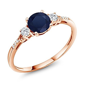 Gem Stone King 10K Rose Gold 6MM Round Gemstone Birthstone White Created Sapphire and White Diamond Accent 3-Stone Engagement Ring | Three-Stone Wedding Anniversary Promise Ring For Women