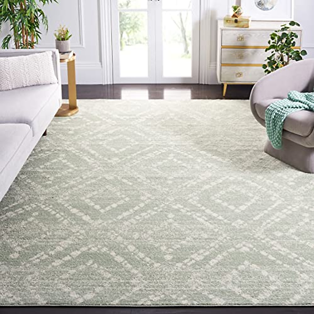 SAFAVIEH Adirondack Collection Area Rug - 8' x 10', Green & Ivory, Modern Diamond Distressed Design, Non-Shedding & Easy Care, Ideal for High Traffic Areas in Living Room, Bedroom (ADR131Y)