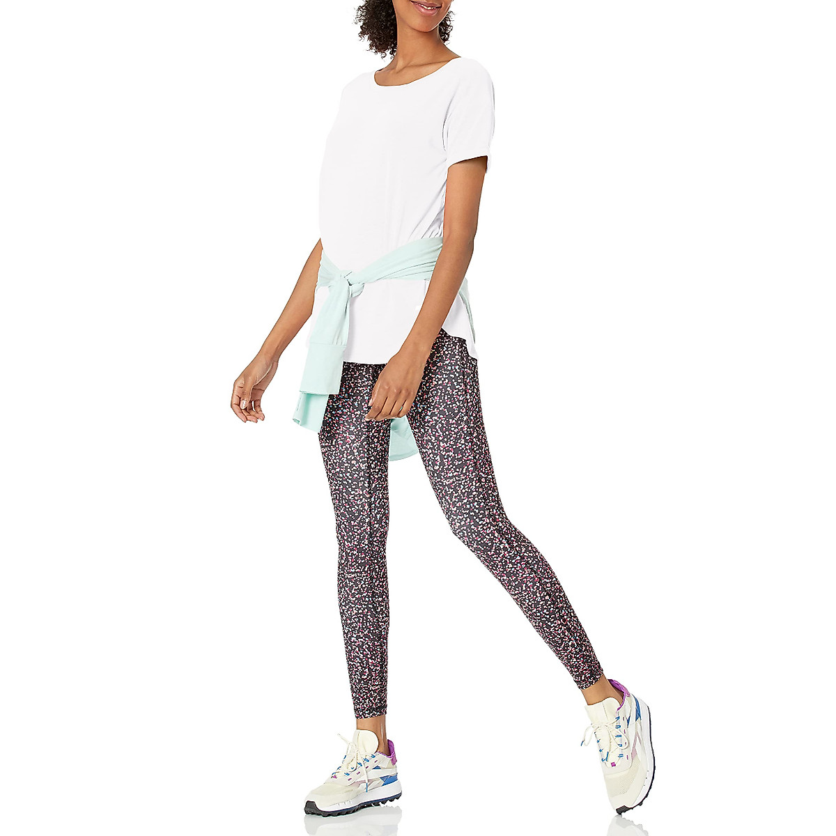 Amazon Essentials Women's Studio Relaxed-Fit Lightweight Crewneck T-Shirt (Available in Plus Size), White, Large