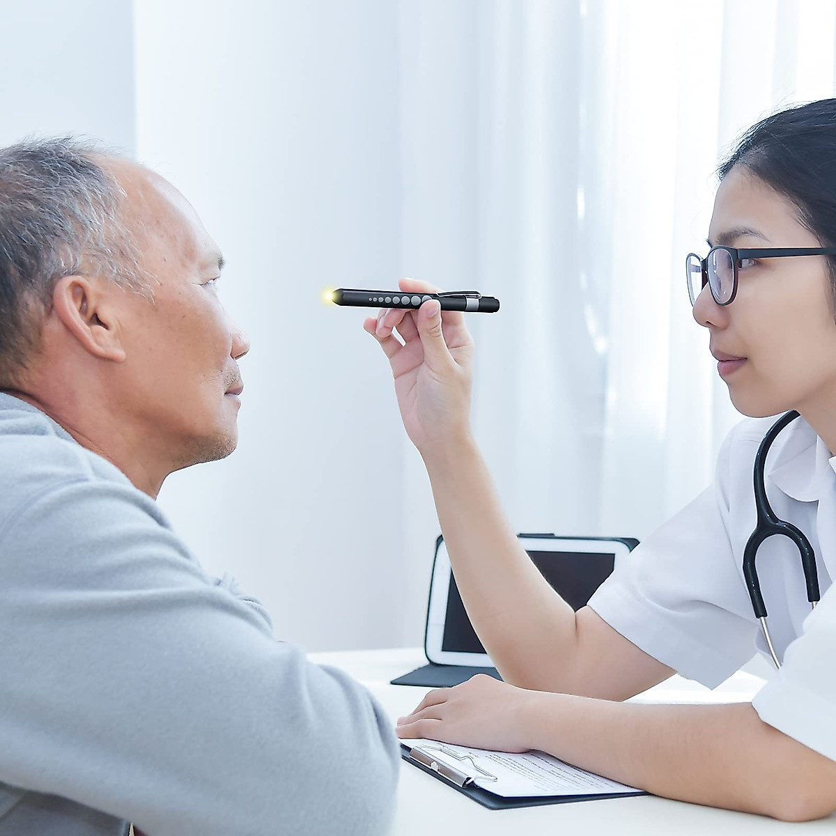 Mudder 6 Pieces Pen Light Included Batteries Reusable LED Penlight Pupil Gauge Warm Light Pen Reusable Penlights for Home Care Daily Care, (Black, Red, Blue, Purple, Gold and Silver)