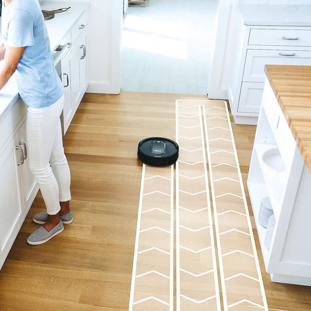 Shark IQ RV1001, Wi-Fi Connected, Home Mapping Robot Vacuum, Without Auto-Empty dock, Black