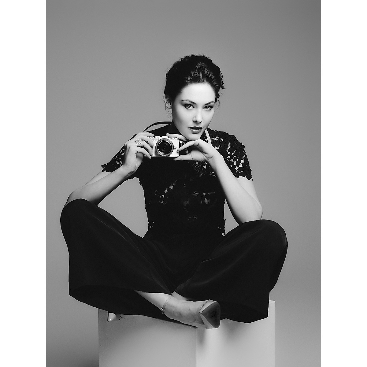 OLYMPUS Mirrorless Single - Lens Reflex Camera E - PL8 EZ, whites