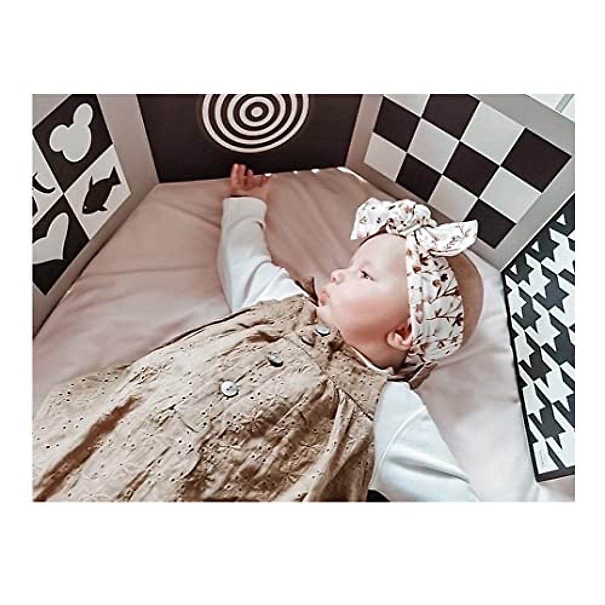Samuel Sensory Baby Sensory & Development Fold Out Boards, Black and White, Simple Geometric Shapes, Made from 700GSM Card, Stands Independently.