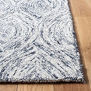 SAFAVIEH Ikat Collection Area Rug - 8' x 10', Silver & Grey, Handmade Wool, Ideal for High Traffic Areas in Living Room, Bedroom (IKT631G)