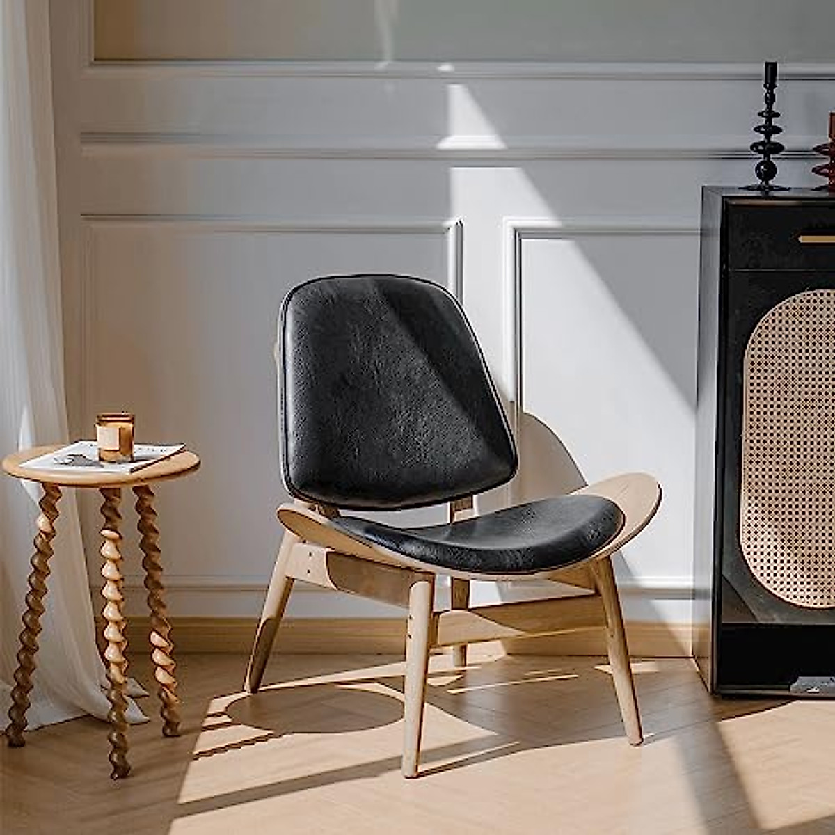 XINNAN Mid Century Modern Shell Lounge Chair, Faux Leather, Scandinavian Furniture Tripod Plywood Classic Design Solid Wood Accent Chairs for Living Room, Reading, Lounge, Office, Salon (Black)