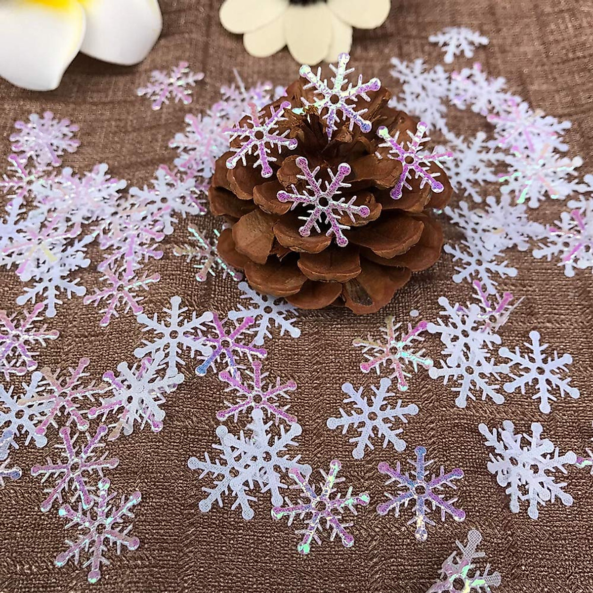 CCINEE 800pcs Glitter Snowflake Confetti White Decorative Snowflake Scatter Confetti for Christmas Birthday Party Wedding Home Decoration