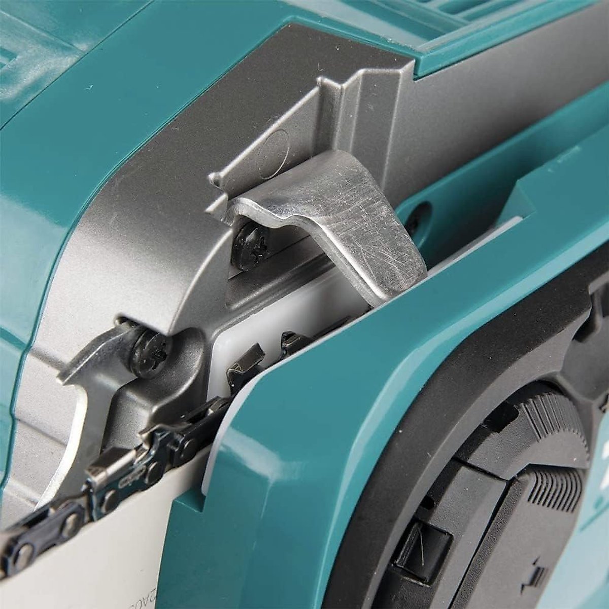 Makita 40V Max XGT 5.0Ah Brushless Lithium-Ion Battery with Built-In LED On/Off Switch, 18 Inch Cordless 42CC Gas Chain Saw Kit with Active Feedback-Sensing Technology