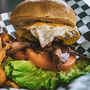 Kingrol 30 Red Oval Fast Food Baskets w/ 250 Checkered Deli Liners, 8.9 x 5.6 x 1.5 Inch Plastic Platter, Storage Basket Bin for Home, Office, School, Picnic