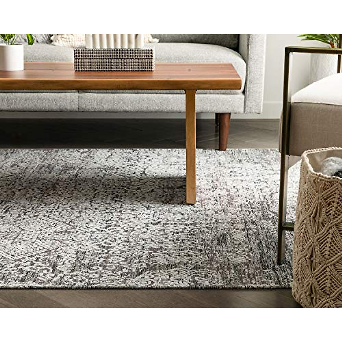 Well Woven Antu Black Vintage Distressed Damask Area Rug (5'3" x 7'3")