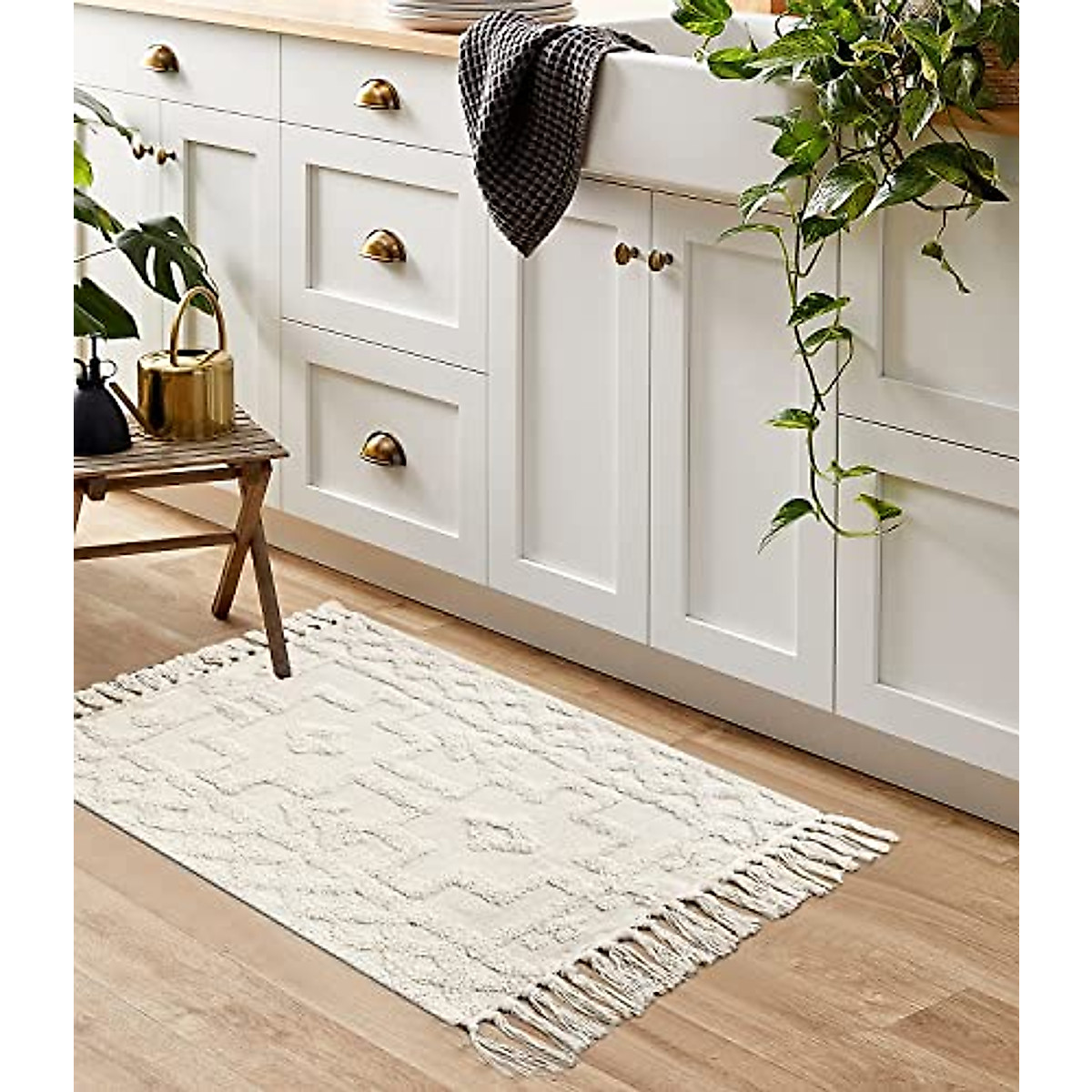 Uphome Boho Bathroom Rug 2' x 3' Moroccan Tufted Small Rugs with Tassels Farmhouse Cotton Woven Washable Accent Throw Rug for Entryway Bedroom Laundry Living Room Kitchen,Beige