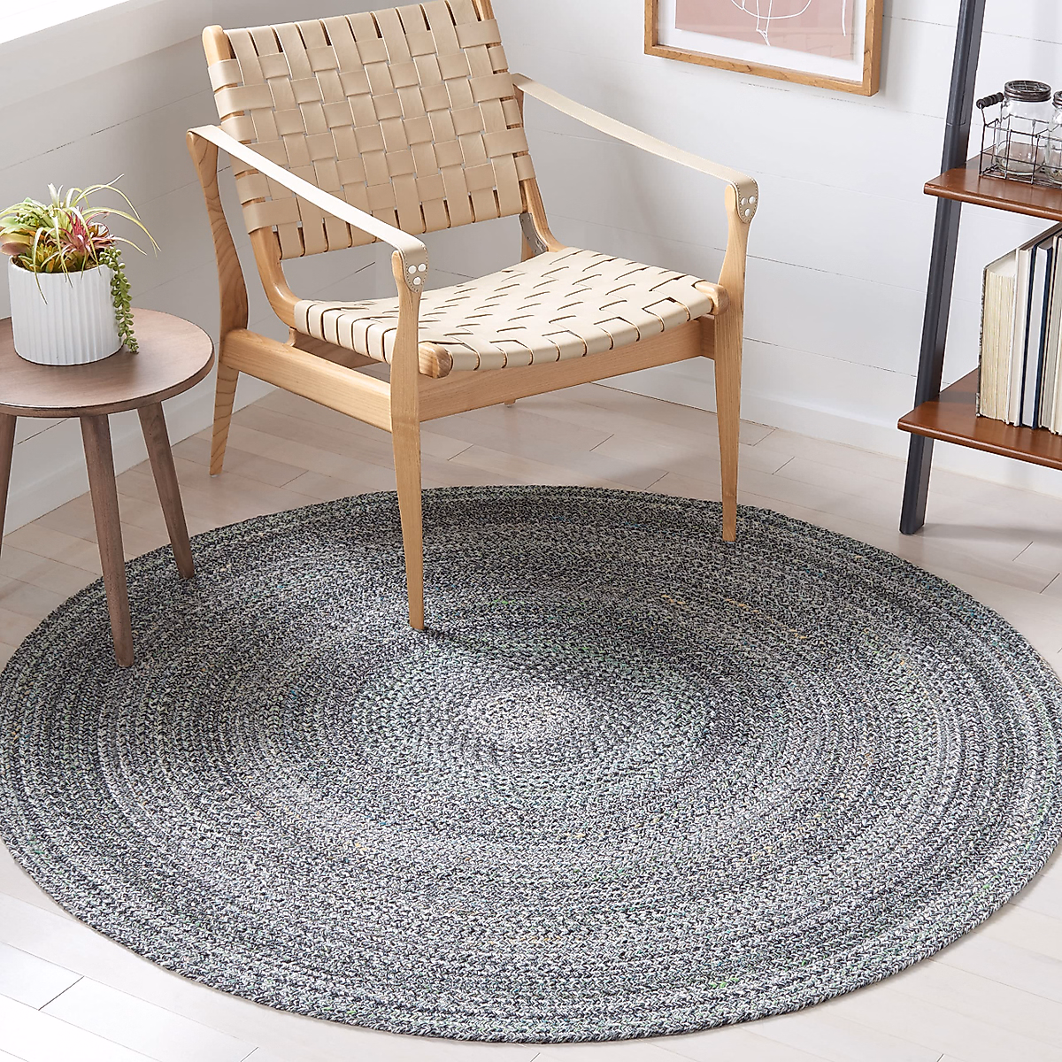 SAFAVIEH Braided Collection Area Rug - 5' Round, Green & Grey, Handmade Country Farmhouse, Ideal for High Traffic Areas in Living Room, Bedroom (BRD804Y)