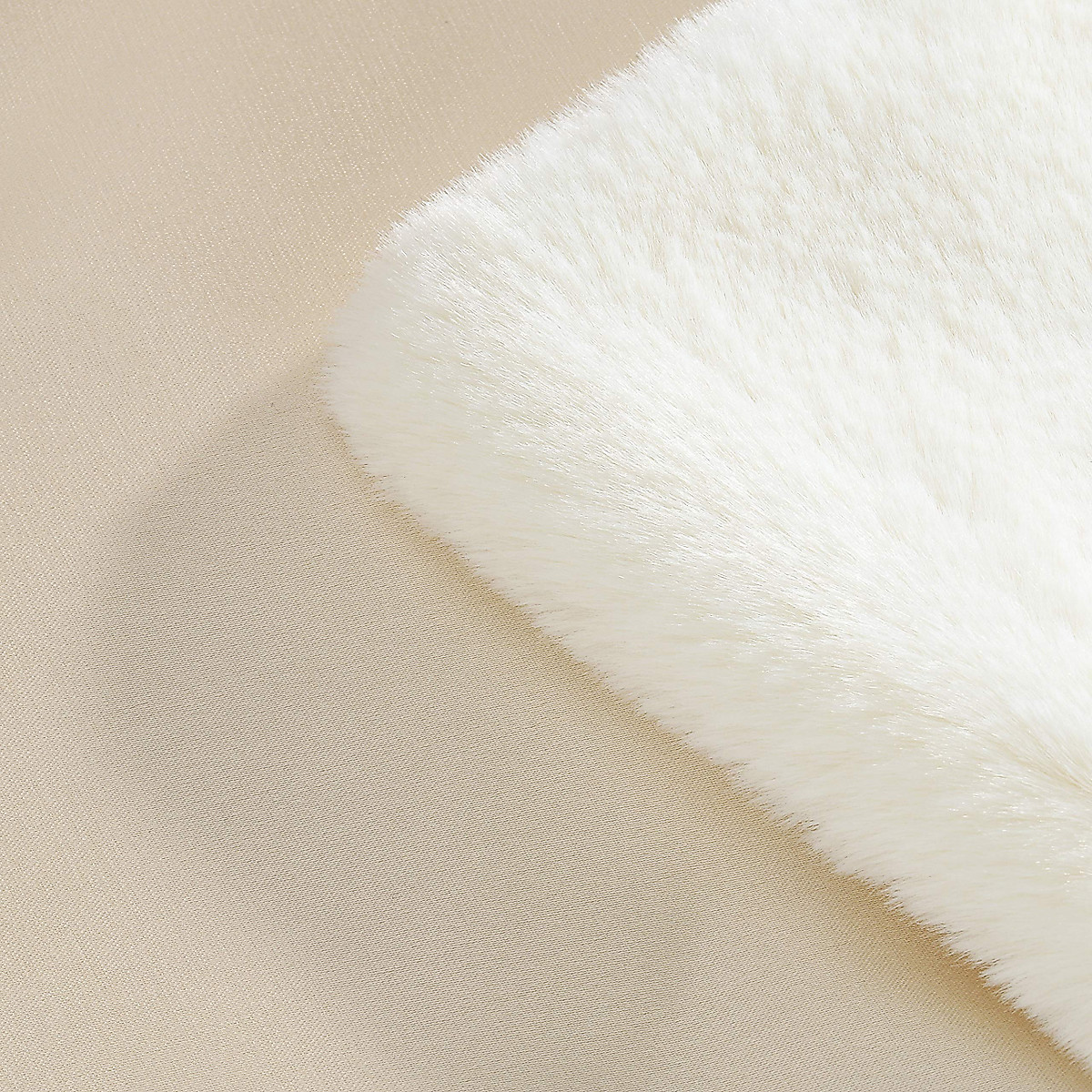 Haloty Wedding Faux Fur Shawl 1920s Women Fur Shawls and Wraps Bride Fur Stole Bridal Faux Fur Capelet Fur Cape Fur Shrug with Brooch for Women and Girls (Beige)