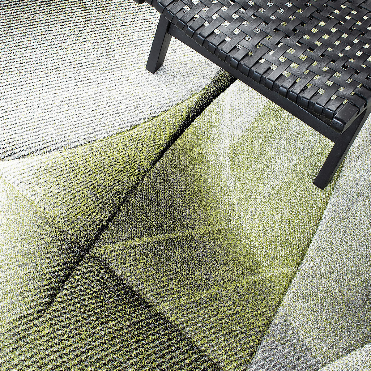 SAFAVIEH Hollywood Collection Accent Rug - 4' x 6', Grey & Green, Mid-Century Modern Design, Non-Shedding & Easy Care, Ideal for High Traffic Areas in Entryway, Living Room, Bedroom (HLW715Y)