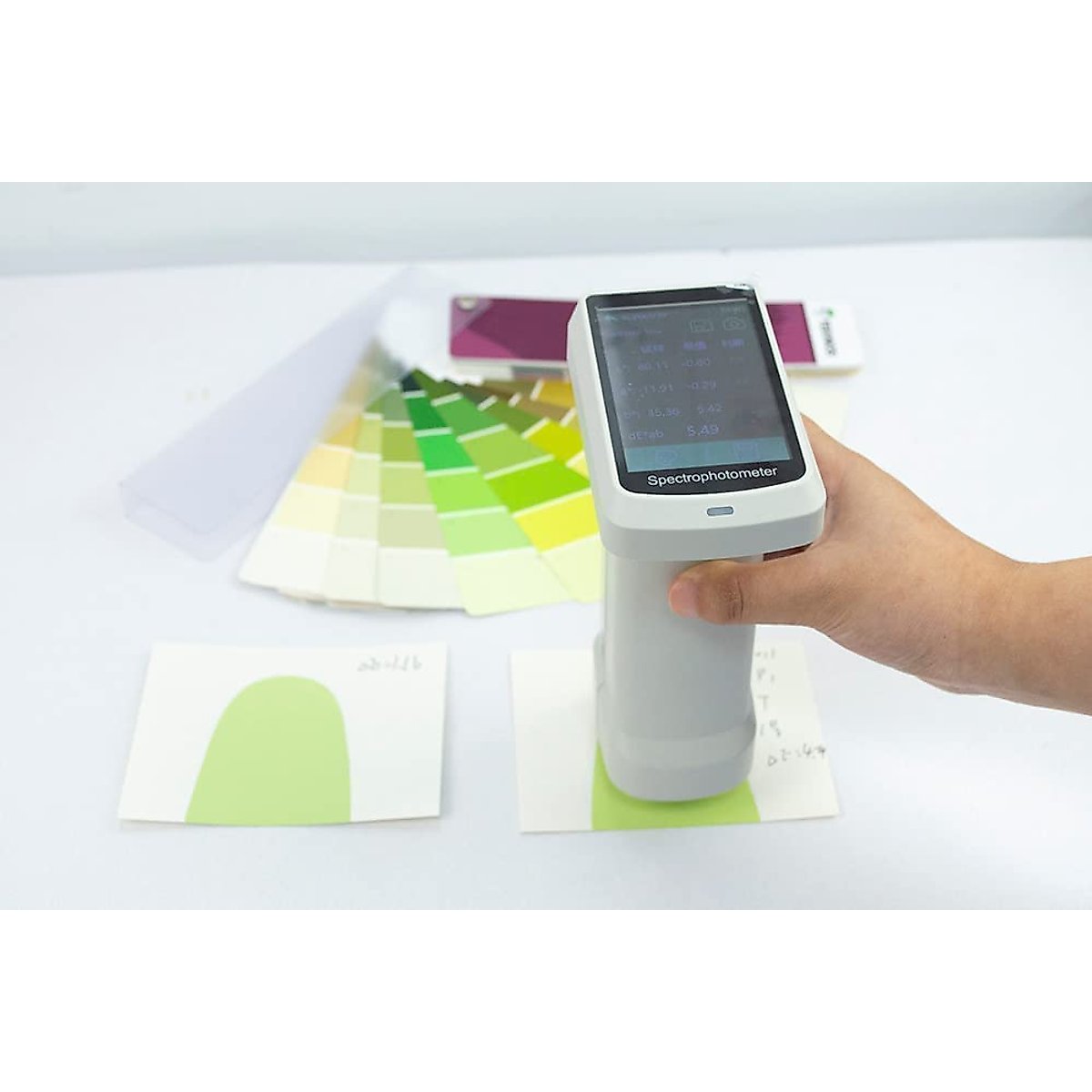 VTSYIQI Handheld Color Spectrophotometer Analysis with Measurement Repeatability ΔE*ab≤ 0.04 Single Aperture Φ8mm Φ11mm Software Support Windows 3.5 inches Full Color Screen Smart Auto Calibration