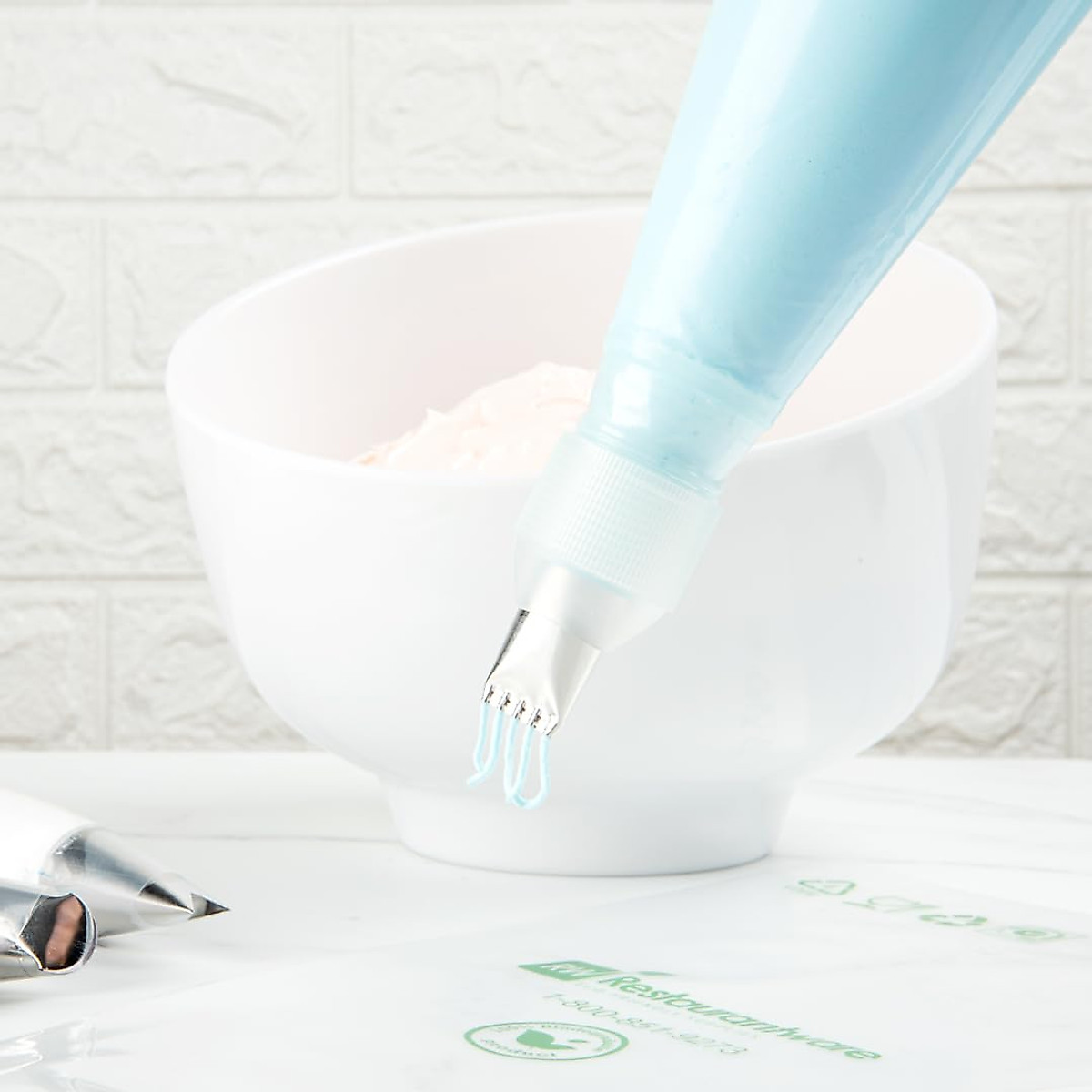 Restaurantware Pastry Tek Icing Tip 1 Musical Scale Decorating Tip - #134 Dent-Resistant Stainless Steel Cake Tip Dishwasher-Safe Decorate Cupcakes Cakes or Cookies