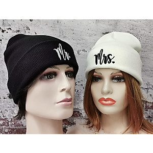 Hepandy Mr and Mrs Beanies Matching Skullies Hats Couples Set, Embroidered Black White Winter Warm Knit Knitted Hat, Honeymoon Wedding Gift