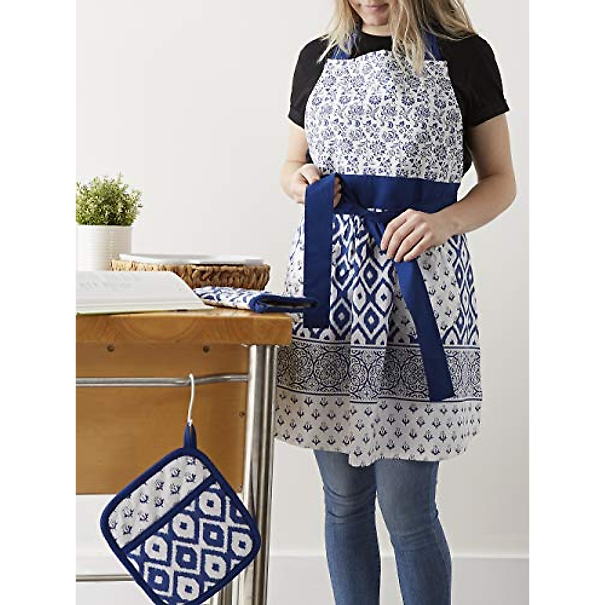 DII Kitchen Gift Set Collection, Apron, Pot Holder & Oven Mitt, Blue Market, 3 Piece