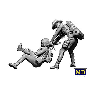 Master Box 35202-1/35 Desert Battle. Skull Clan New Amazons. Give it Back! This is My Booty! Post-Apocalyptic Series