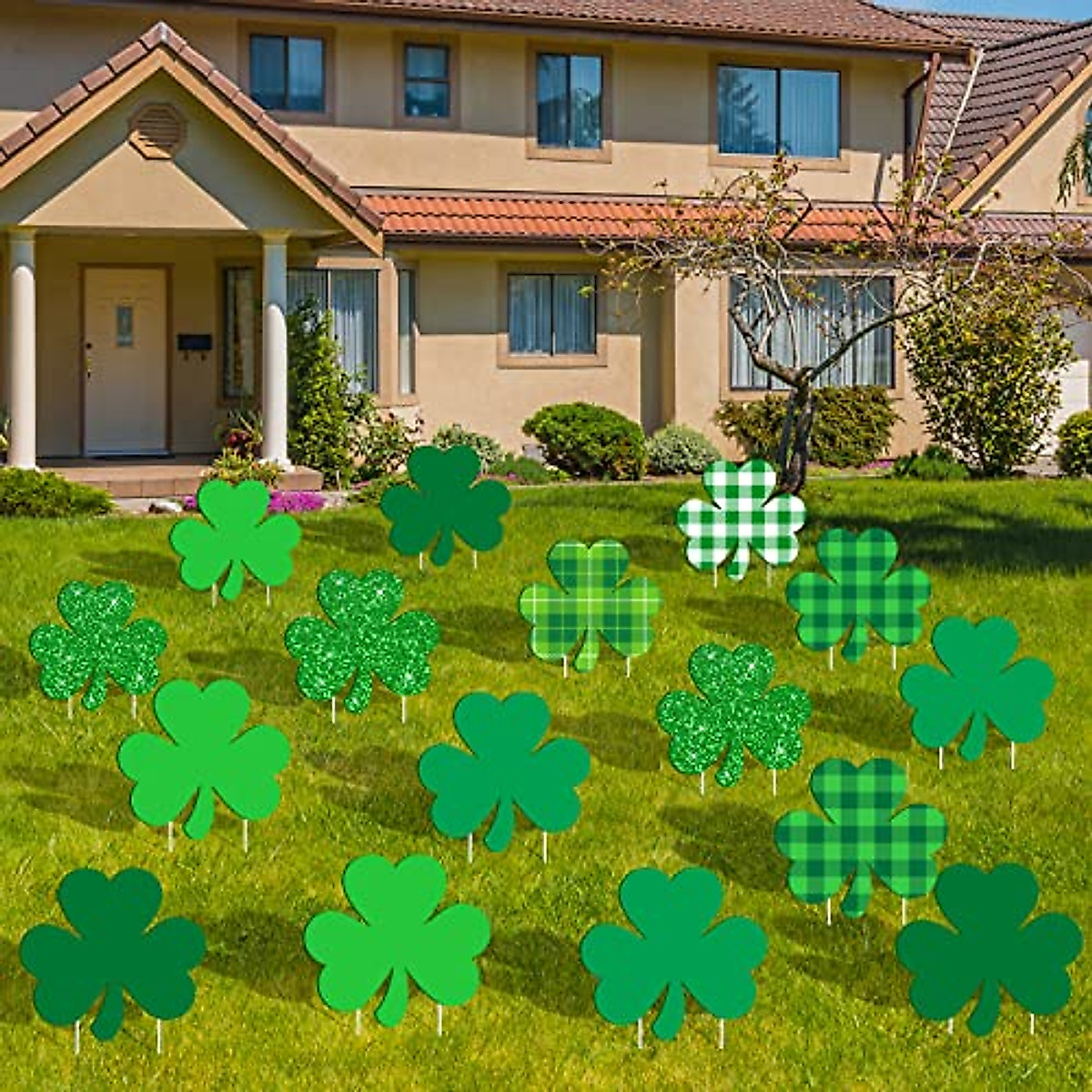 ADXCO 16 Pieces St. Patrick's Day Yard Signs Waterproof Shamrock Yard Signs with Stakes 2 Styles Green Plaid Glitter Outdoor Lawn Walkway Decorations for St. Patrick's Day Party, Home, Garden