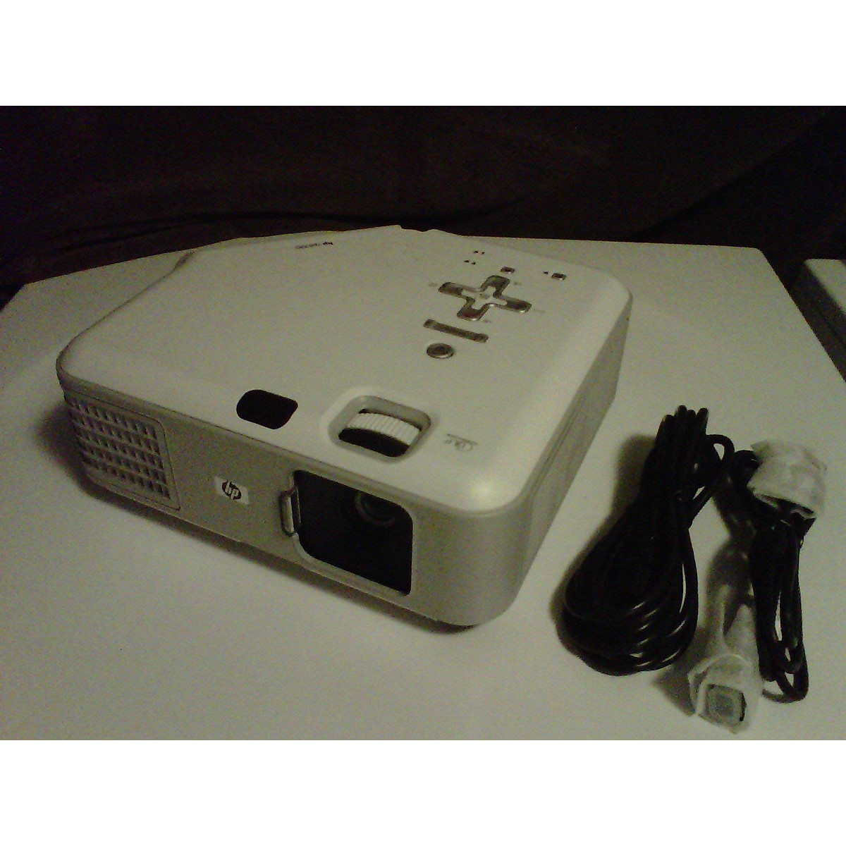 HP vp6320 Digital Multimedia DLP Projector w/DVI, VGA, USB & Speaker - 1024x768, 2000 Lumens - 30" to 270" Display! (Renewed)