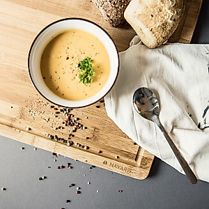 Navaris Wood Cutting Board - Large Natural Bamboo Wooden Chopping Board for Kitchen with Crumb and Juice Groove for Food Prep - Size L, 18 x 13 inches