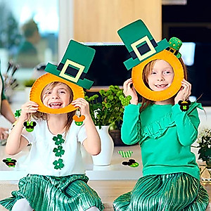 30Pcs St. Patrick’s Day Mouse Wood Hanging Ornaments Shamrock Lucky Clover Hanger Bauble Trefoil Pendant with Rope Irish Mouse Decoration Embellishments Gift Tag Crafts Supplies for Party Home Decor