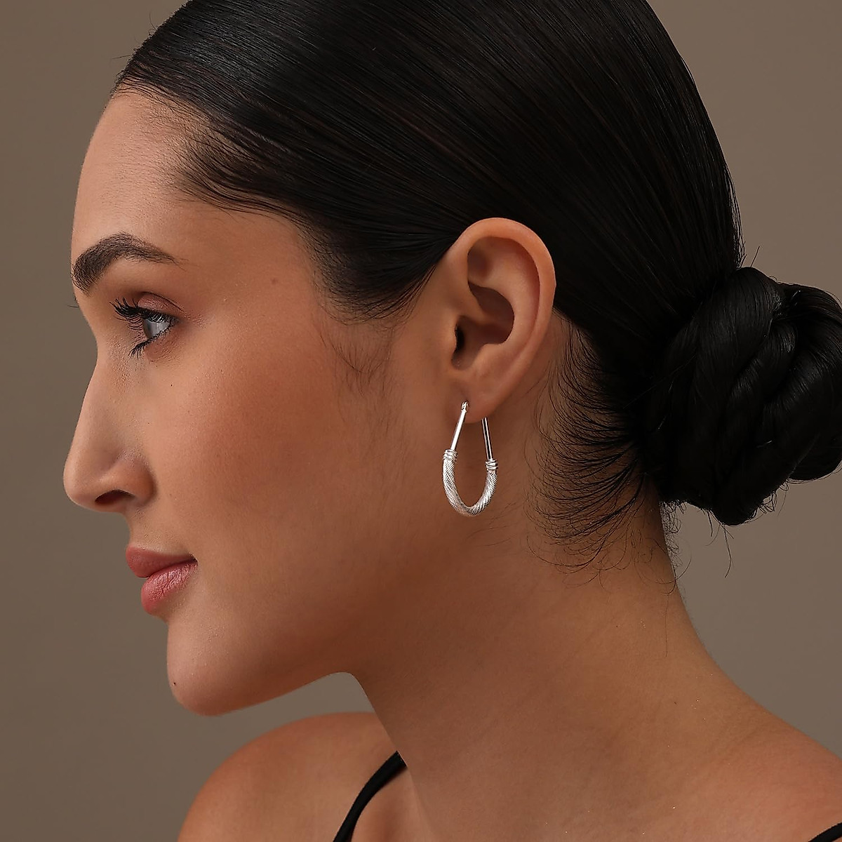 LeCalla Sterling Silver Hoop Earrings Classic Diamond-Cut Italian Design Textured High-Polish Oval Hoops Earring for Women 35mm