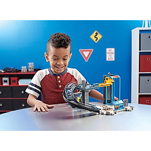 Disney Cars Toys Rust-Eze Tune-Up Center Toy Garage with Movie Themed Play Areas, Includes Jackson Storm Car, Transforming Feature, Elevator, Kids Birthday Race Gift Ages 4 and Older