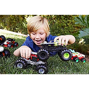 Hot Wheels Monster Trucks, Oversized Monster Truck Bigfoot, 1:24 Scale Die-Cast Toy Truck with Giant Wheels and Cool Designs