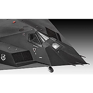 Revell 03899 F-117 F-117A Nighthawk Stealth Fighter, Multi Colour, 1: 72 Scale