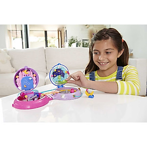 Polly Pocket Dolls and Accessories, Compact with 2 Micro Dolls, 15 Toy Pieces and 1 Fashion Piece, Double Play Space​​​