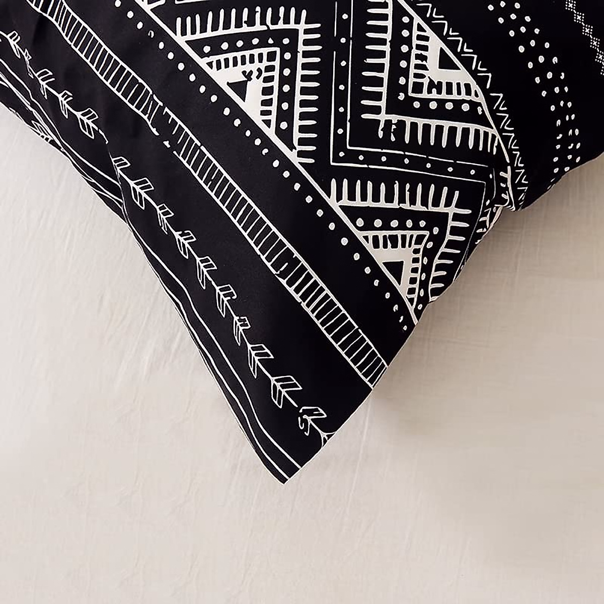 Lightweight Hotel Luxury Duvet Cover 3 Piece Set - Boho Black with White Geometry Ultra Soft Premium Microfiber Breathable Comforter Cover with Zipper Closure, Corner Ties King (104x90 inches)