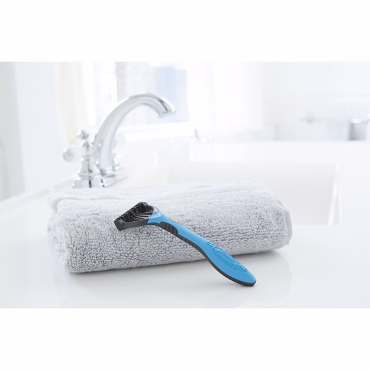 Schick Xtreme 3 Disposable Razors for Men with Refreshing Scented Handle, 4 Count