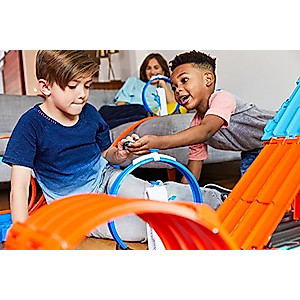 Hot Wheels Race Crate with 3 Stunts in 1 Set Portable Storage Ages 6 to 10