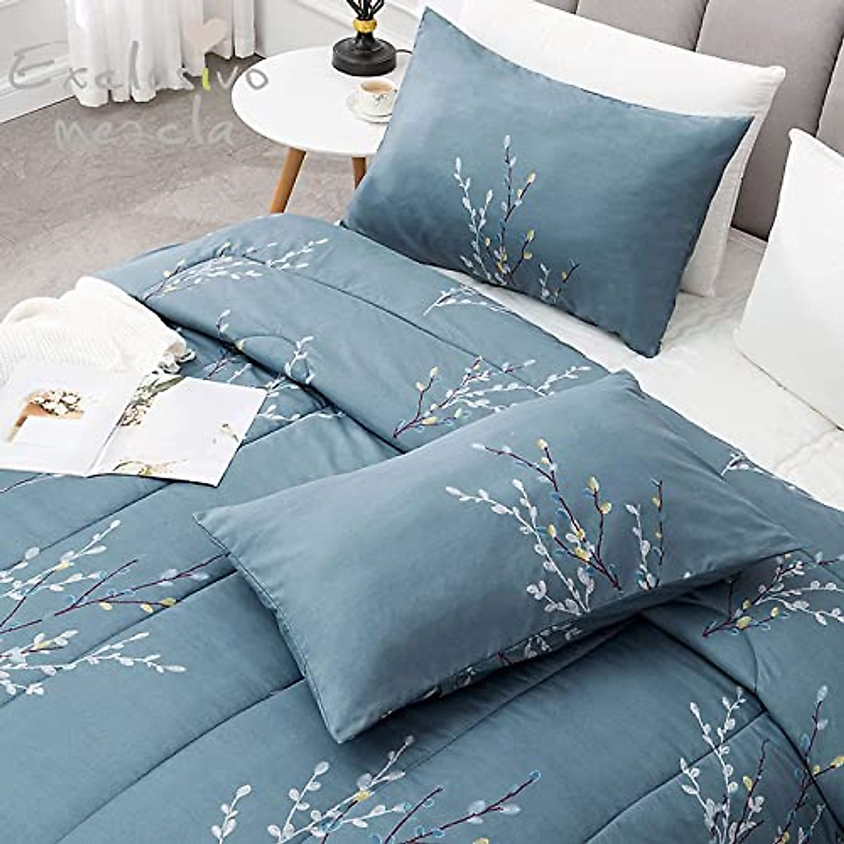 Exclusivo Mezcla 3-Piece Floral King Size Comforter Set, Microfiber Bedding Down Alternative Comforter for All Seasons with 2 Pillow Shams, Blue